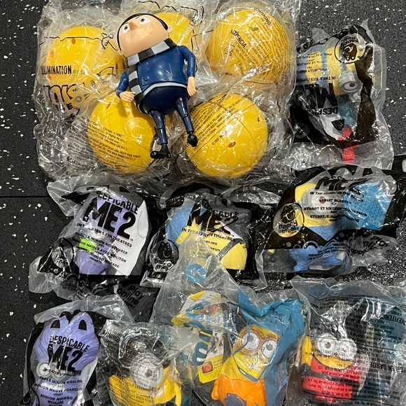 Universal | Toys | Universal Despicable Me Action Figures Yellow Blue ...